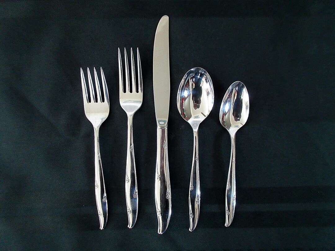 74 Pcs Service/12 of ONEIDA Community Silverplate Flatware in Silver ...