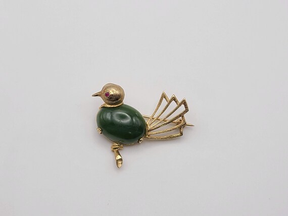Vintage Green Jade Bird Pin: 14k Yellow Gold - Art De… - Gem
