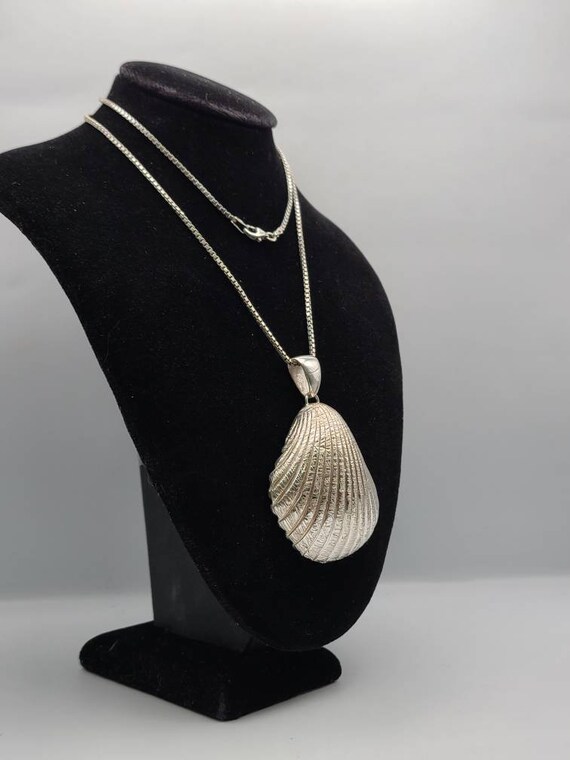 Vintage sea shell pendant - Gem