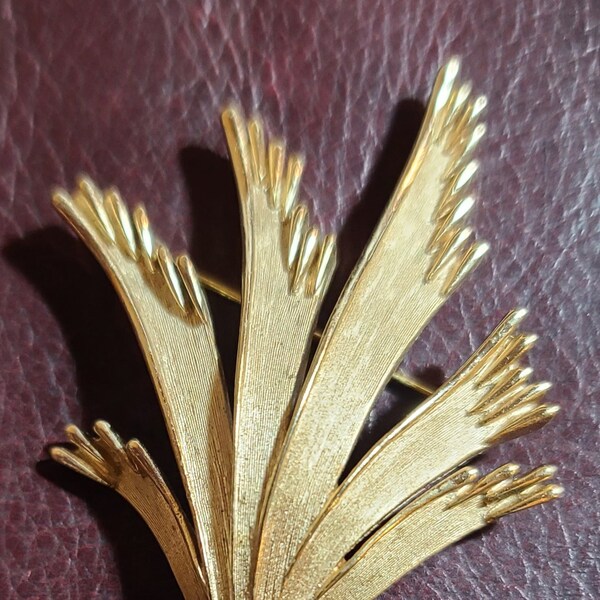 Trifari Pin Brooch - Etsy