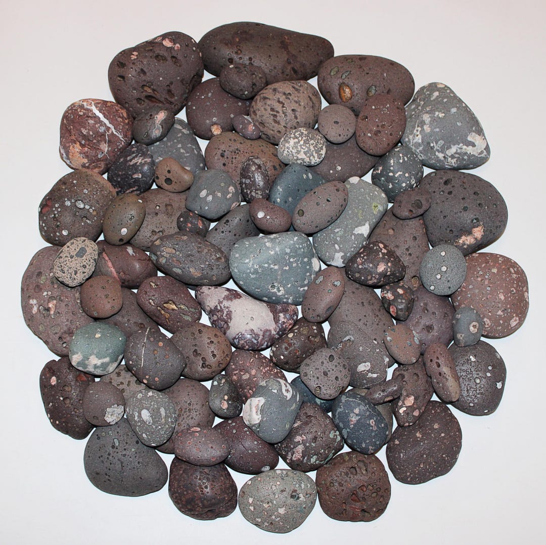 80 Basalt Beach Stones: Amygdaloidal and Vesicular Volcanic Stone From ...