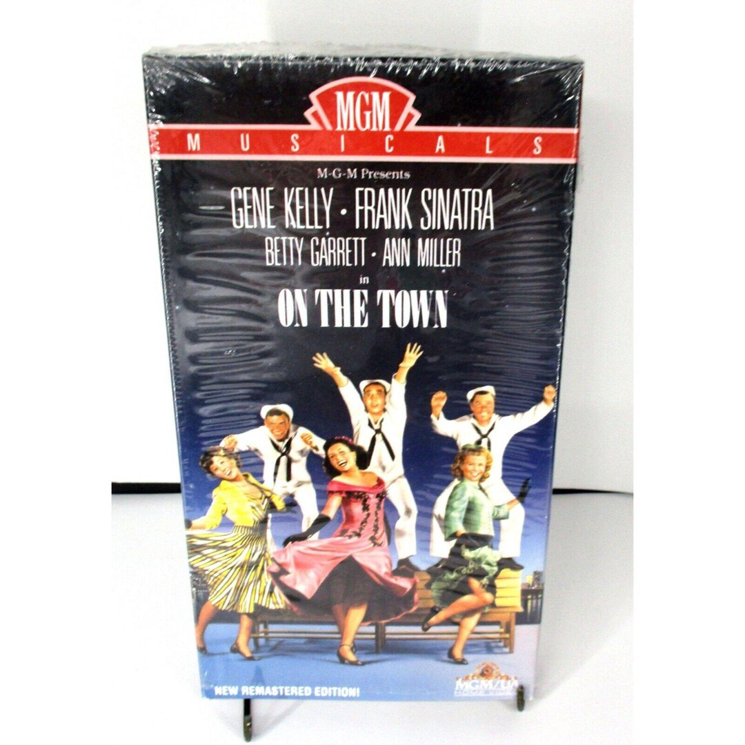 On the Town (VHS, 1992, MGM Musicals) Gene Kelly, Frank Sinatra - Etsy