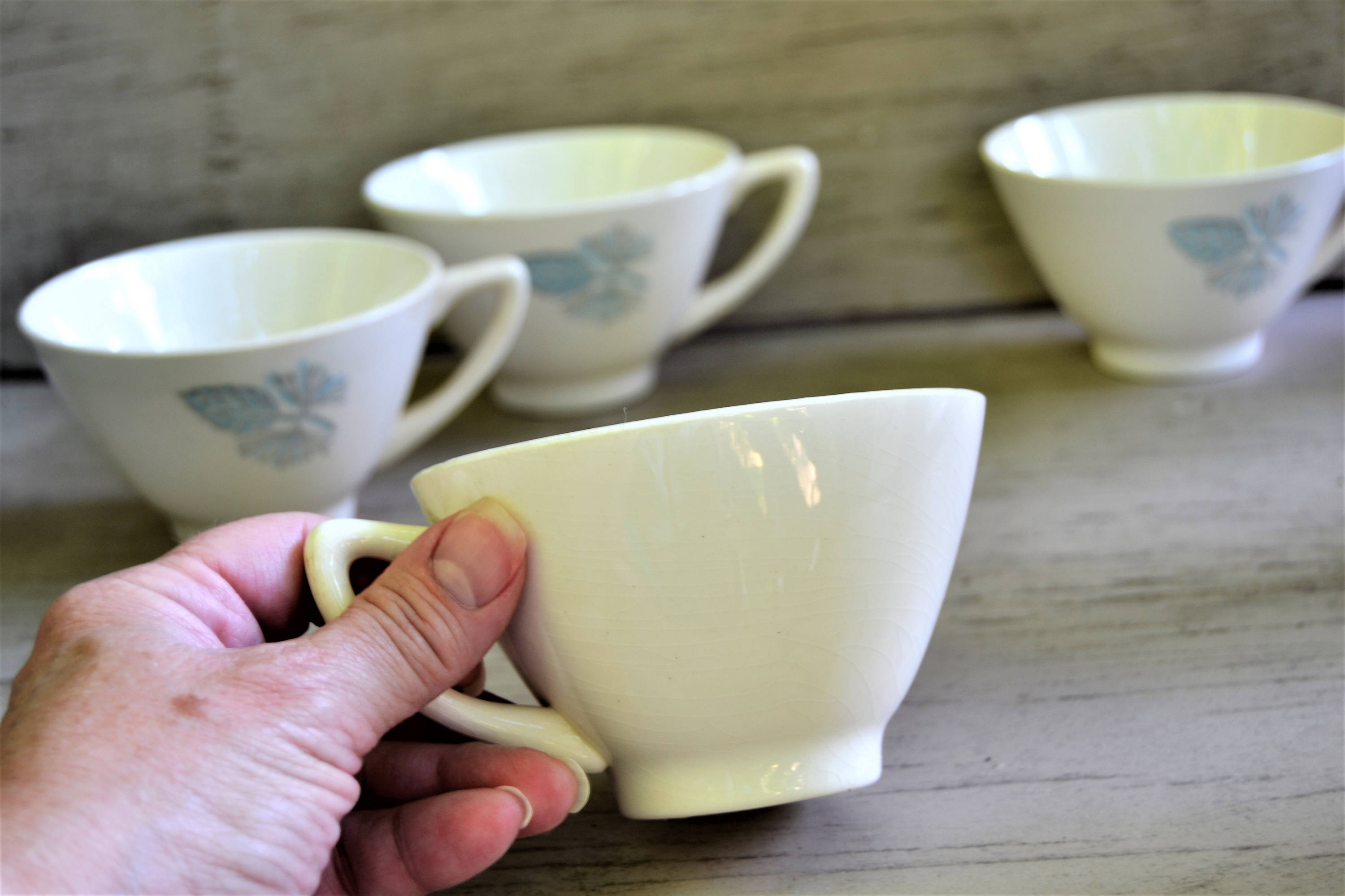 RETRO COFFEE CUPS 1950s Set of Four Coffee or Tea Cups Cream With Pale ...