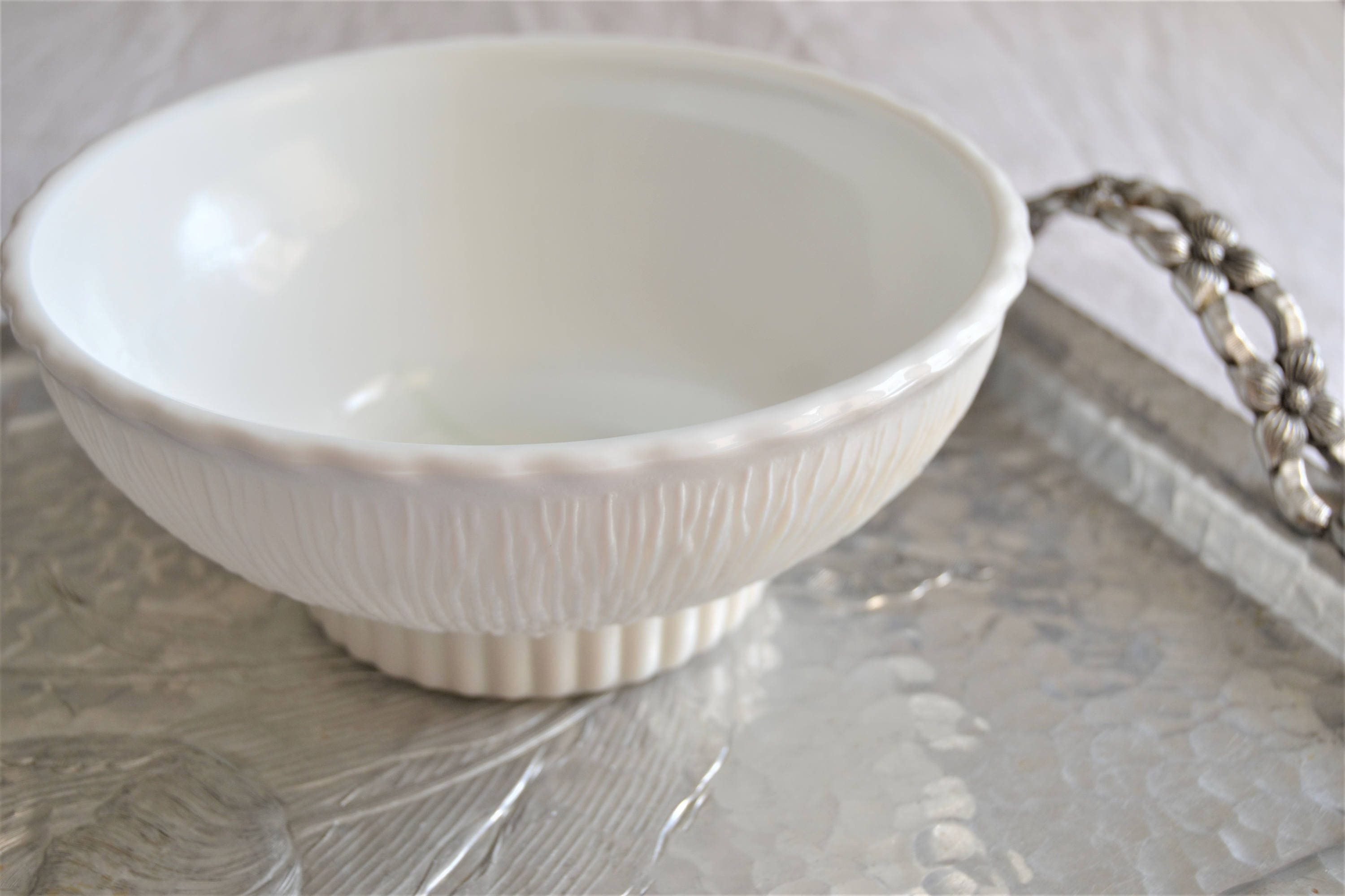 MILKGLASS CANDY BOWL Small Milk Glass Serving Bowl - Etsy