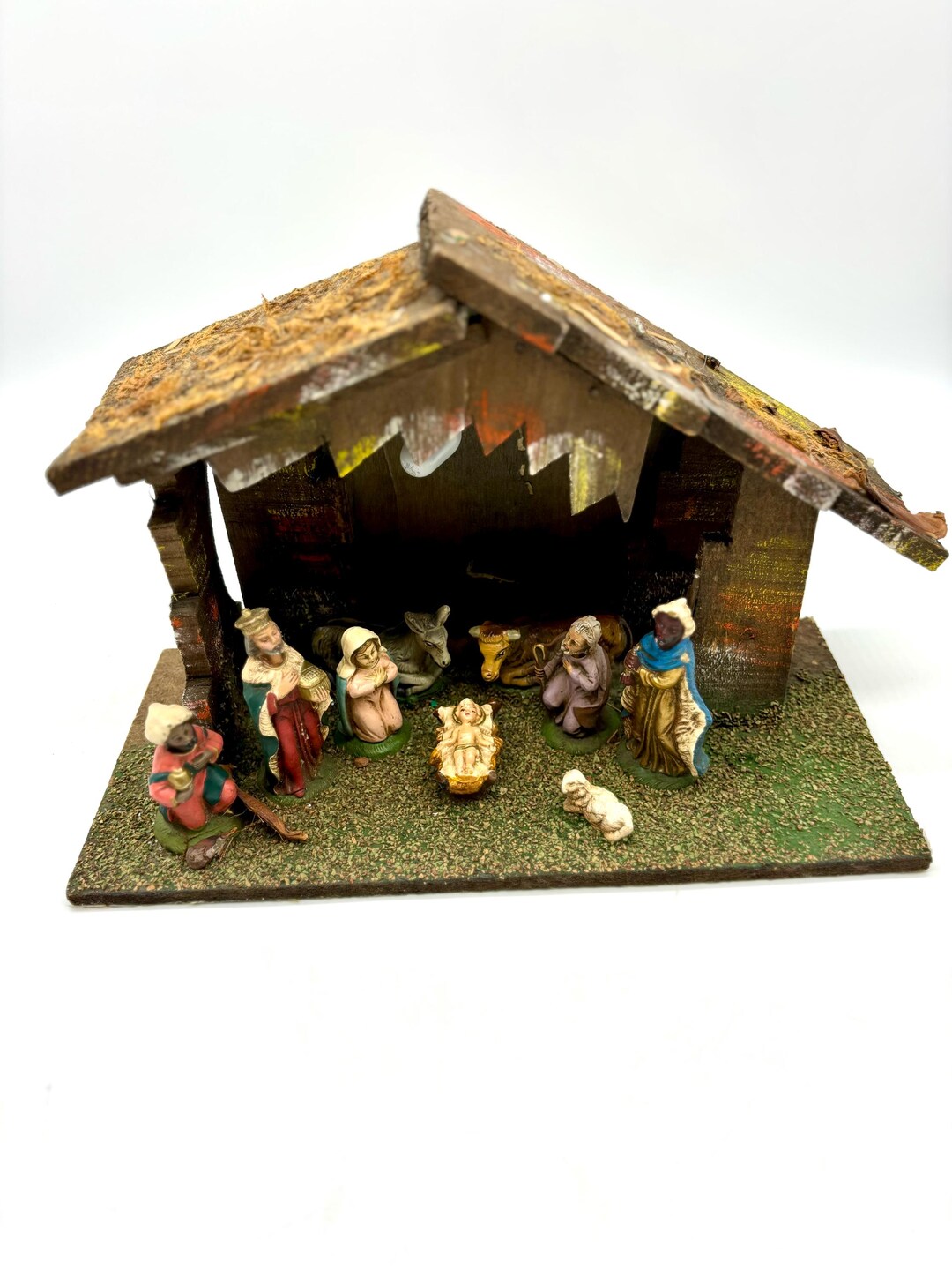 Creche Nativity Set, Stable With Figurines of Jesus and Mary With Baby ...