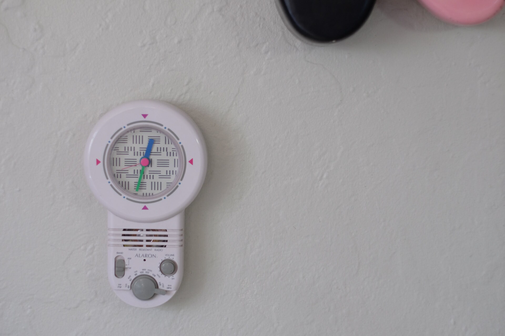 Peak Early 90s Clock Radio by Alaron // AM/FM Water Resistant - Etsy