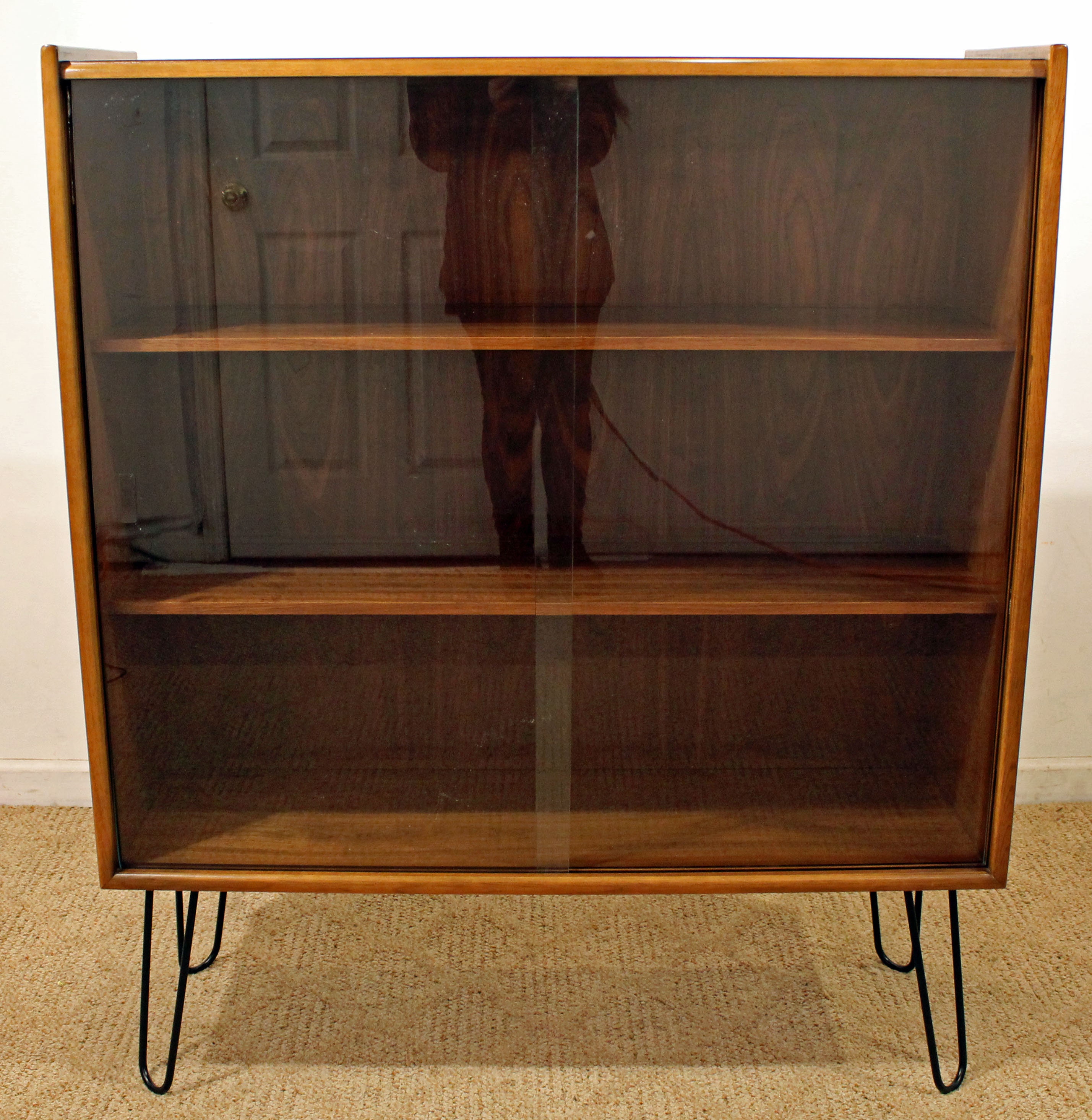 Mid-Century Bookshelf Danish Modern Walnut Bookcase/Display Cabinet on ...