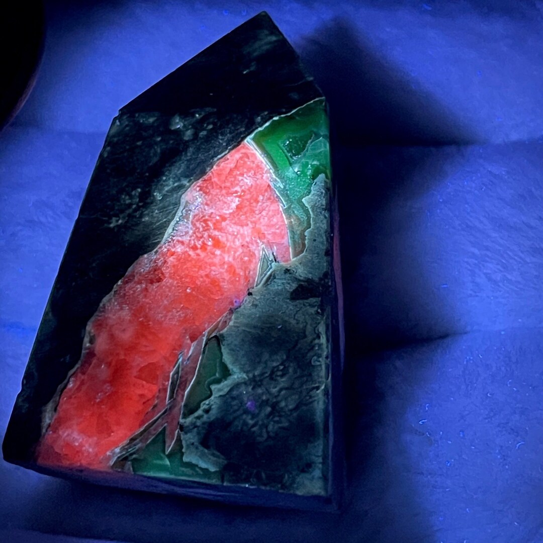 UV Reactive Volcano Agate With Pink Calcite No.22 - Etsy