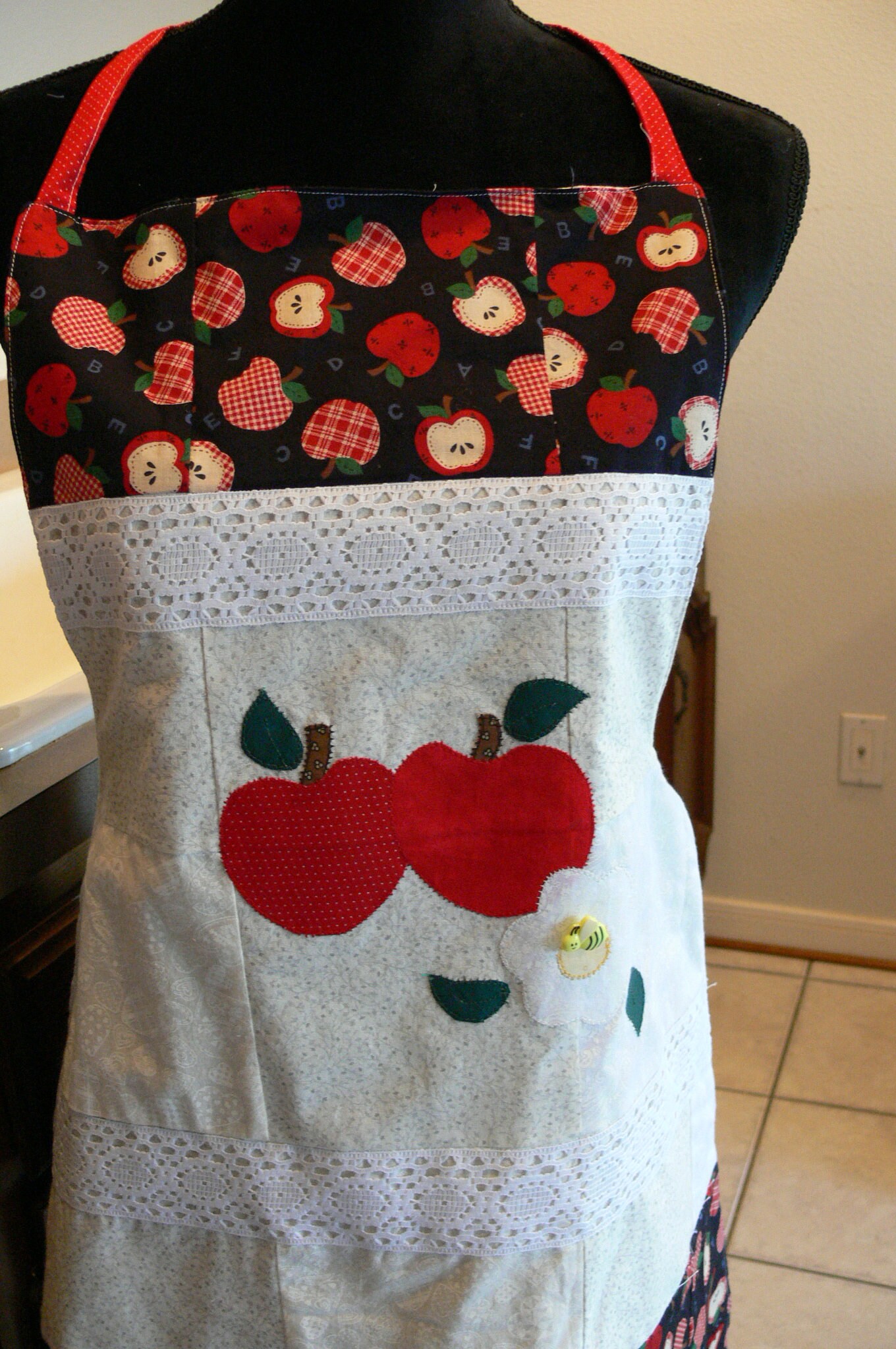 Womens Handmade Full Apron, Reversable, Retro Inspired, Apple Fabric ...