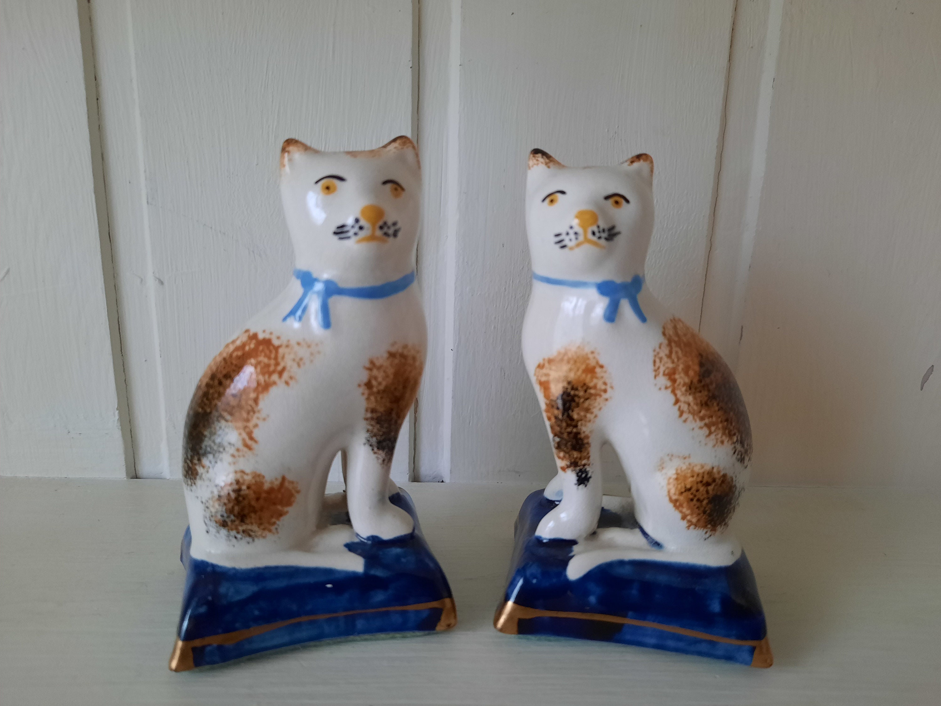 Pair of Vintage Staffordshire Style Cats on Blue Cushions - Etsy Pair of Vintage Staffordshire Style Cats on Blue Cushions - Etsy