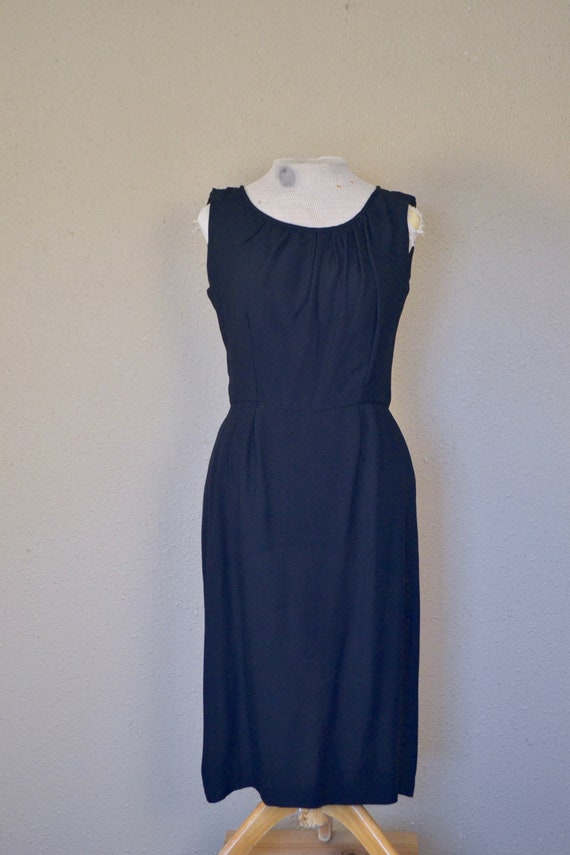 1950s little black dress // vintage black sleeveless … - Gem