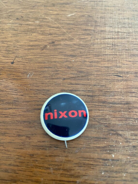 Vintage nixon political button - Gem