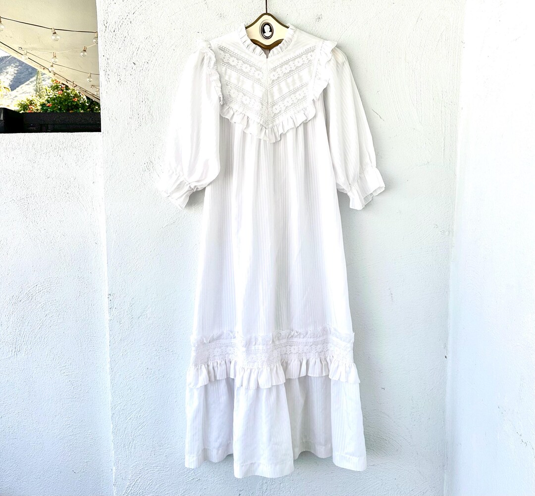 Vintage 70s 80s Hawaiian Lace Muumuu Hawaii Cottage Prairie White Dress ...