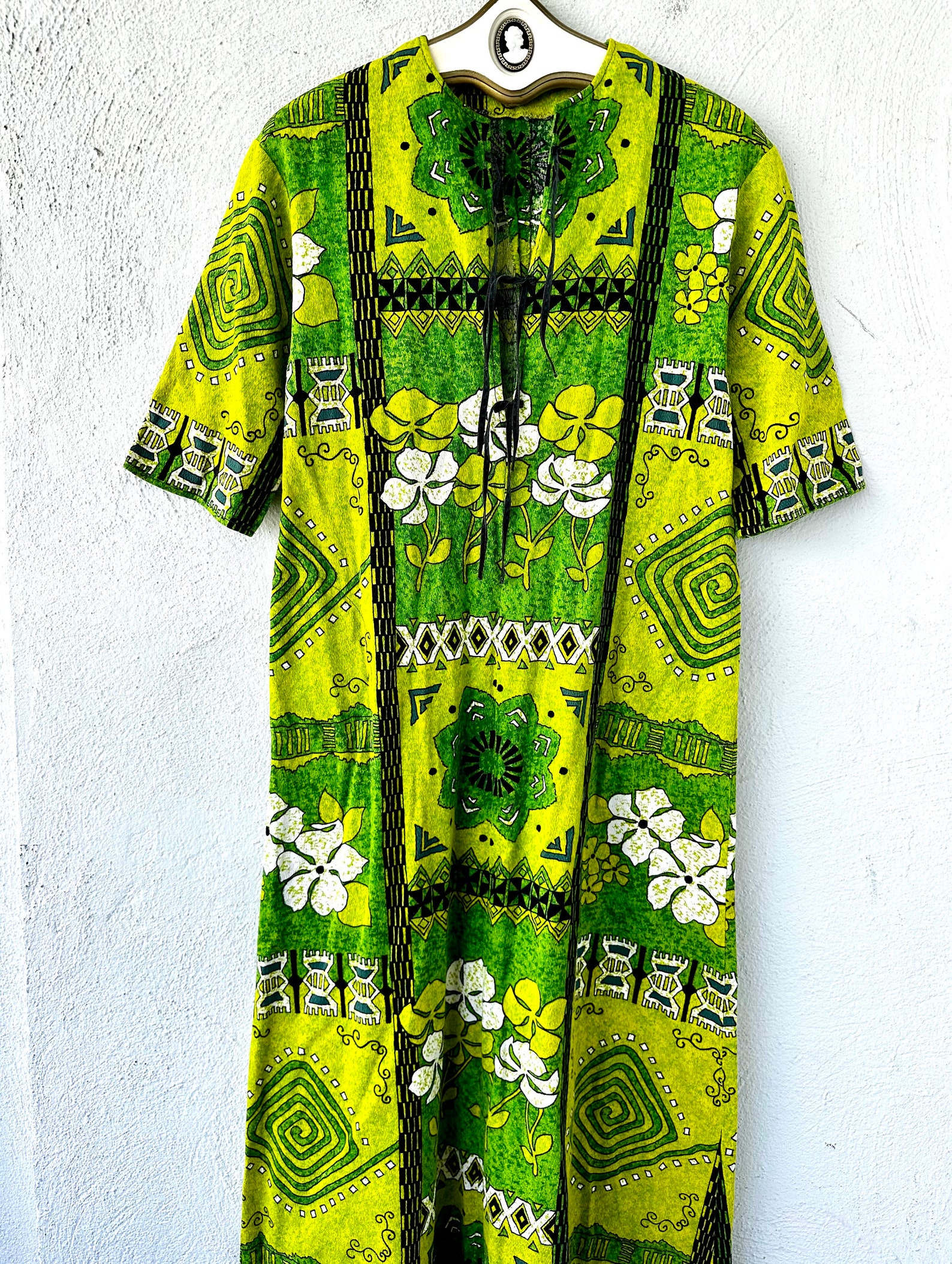 Vintage 60s 70s Psychedelic Hawaiian Barkcloth Dress 1960s 1970s Bright ...