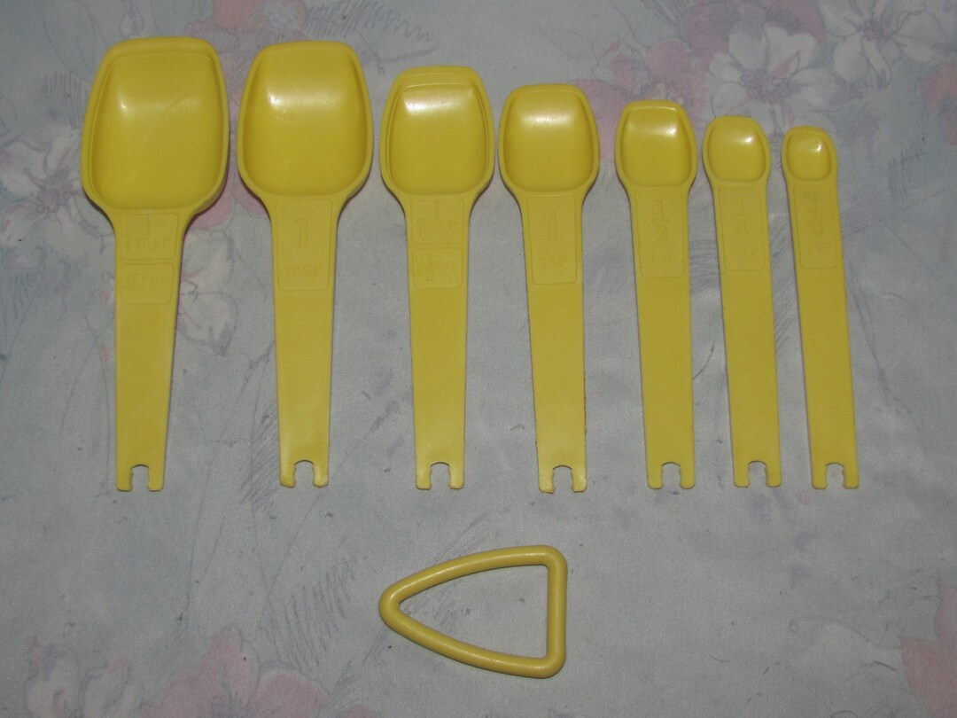 Vintage Tupperware Measuring Spoon Set of 7 Yellow Good Used Condition ...