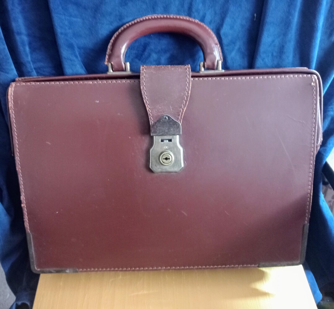 Doctors Bag in Brown Leather With Original Key by Cheney. C1950s. Made ...