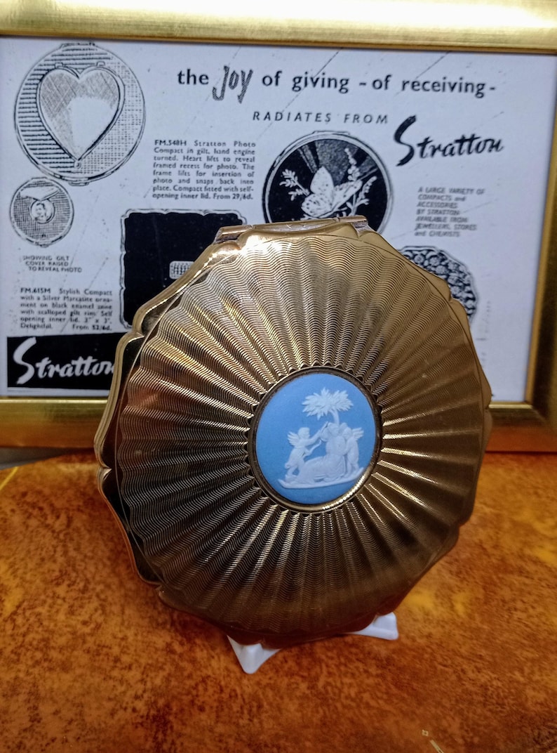 Stratton Compact Wedgwood Blue Jasperware C1950's. Wonderful Vintage ...