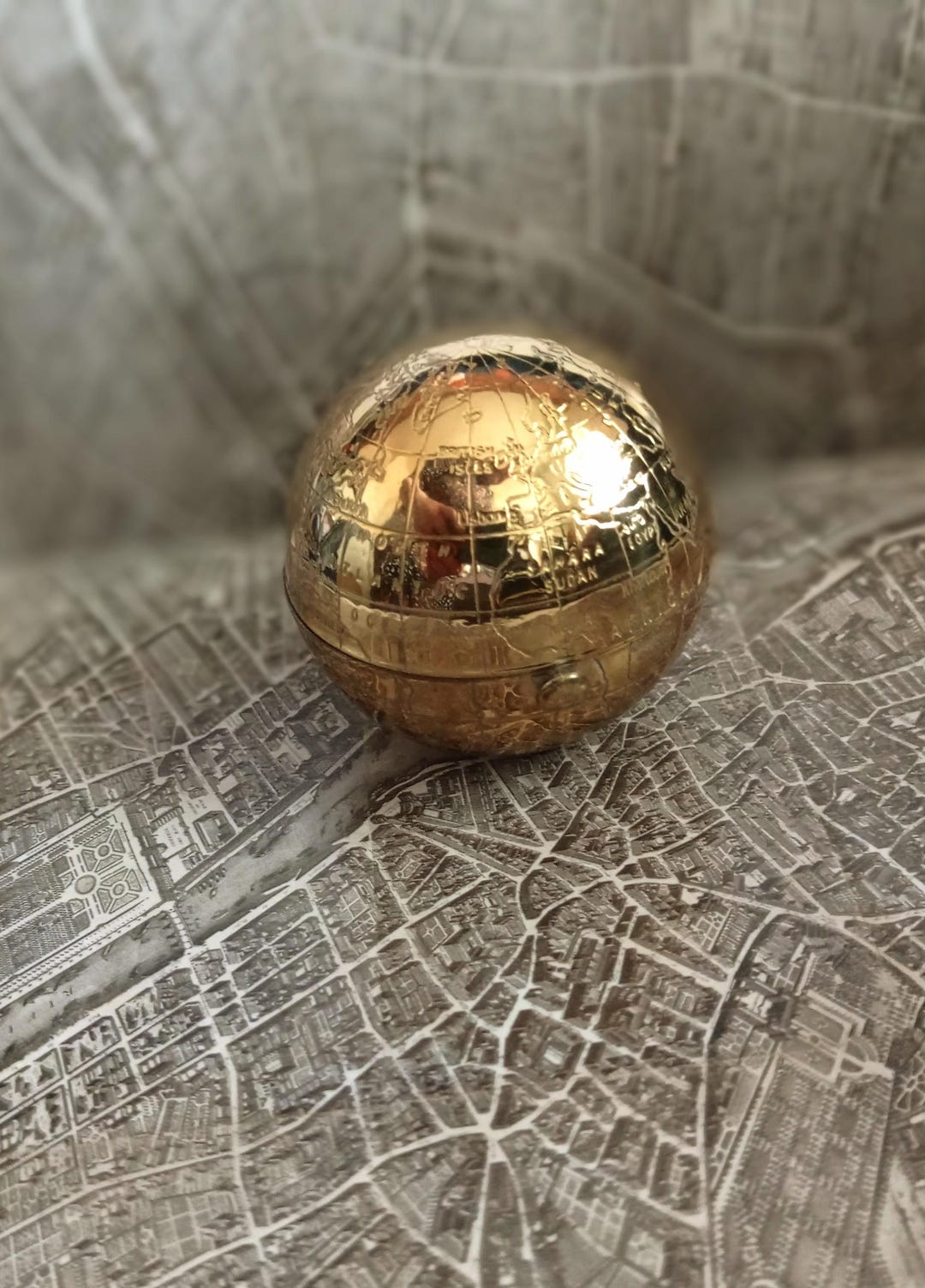 Gold Globe Compact Mirror & Powder. 3D World Shape. C1950's. Glamorous ...