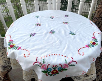 Hand Embroidered Tablecloth VINTAGE HUNGARIAN HANDMADE Tablecloth With ...