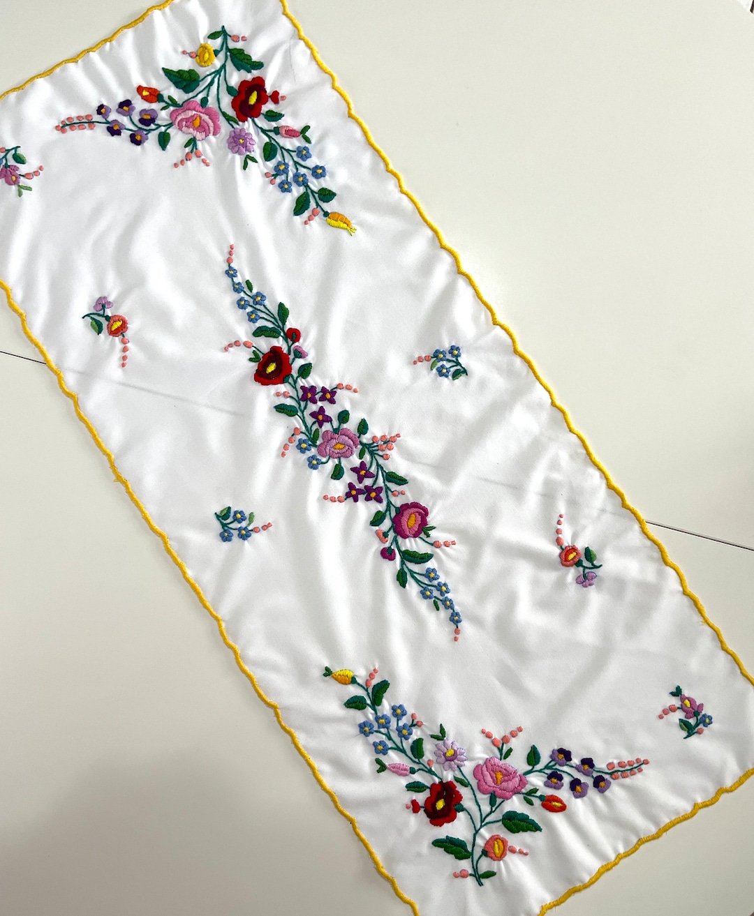 Hungarian Embroidered Vintage Tablecloth With Hand Embroidery ...