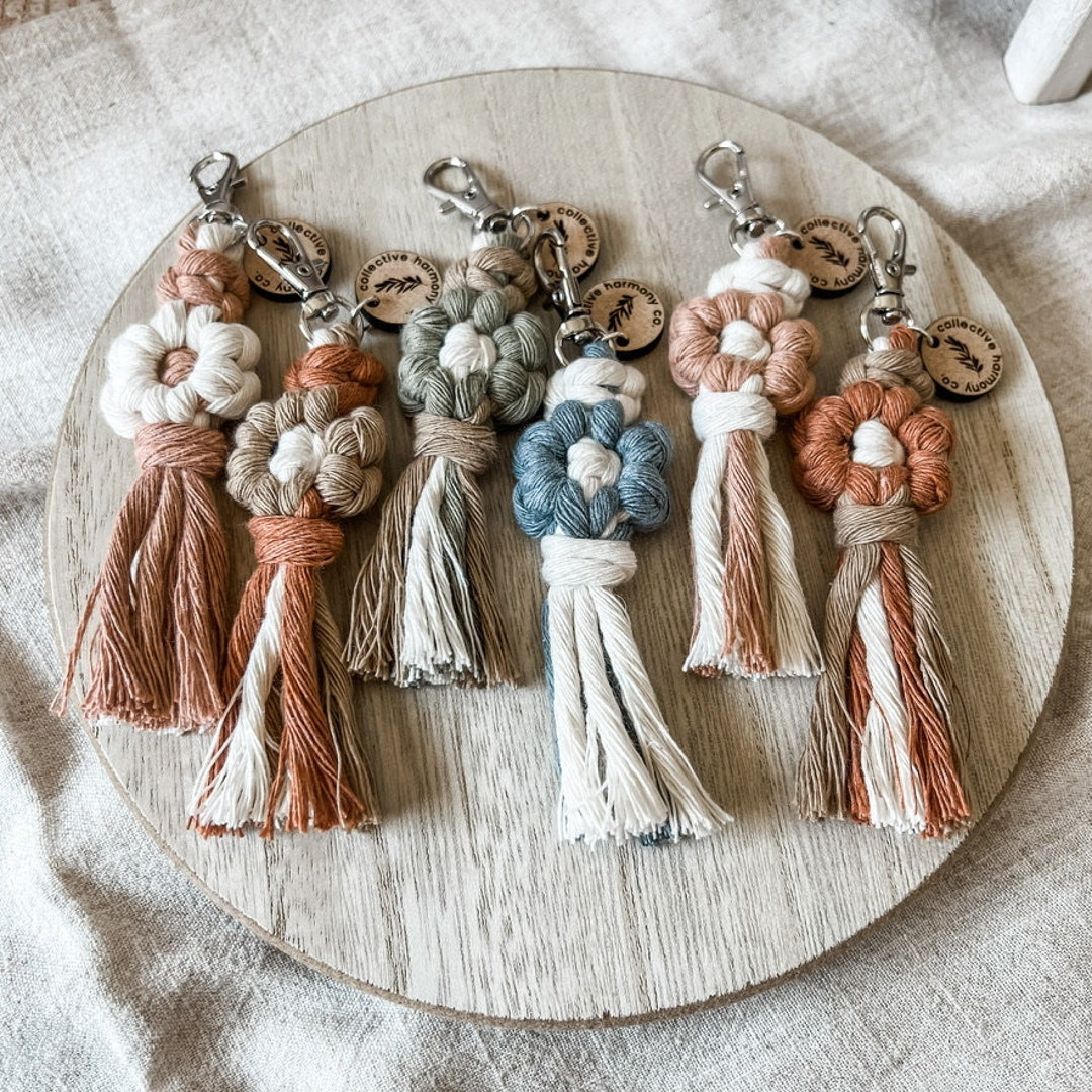 Daisy Keychain | Flower Keychain | Macrame Keychain - Etsy