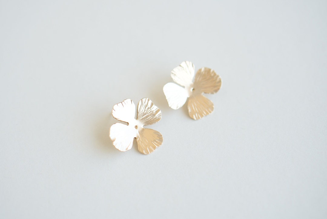 Mini Maeve Flower Earrings - Etsy