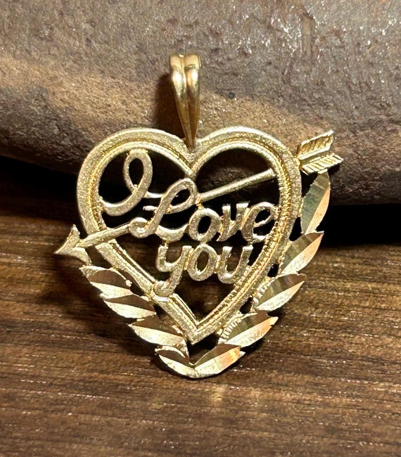 Love you locket store