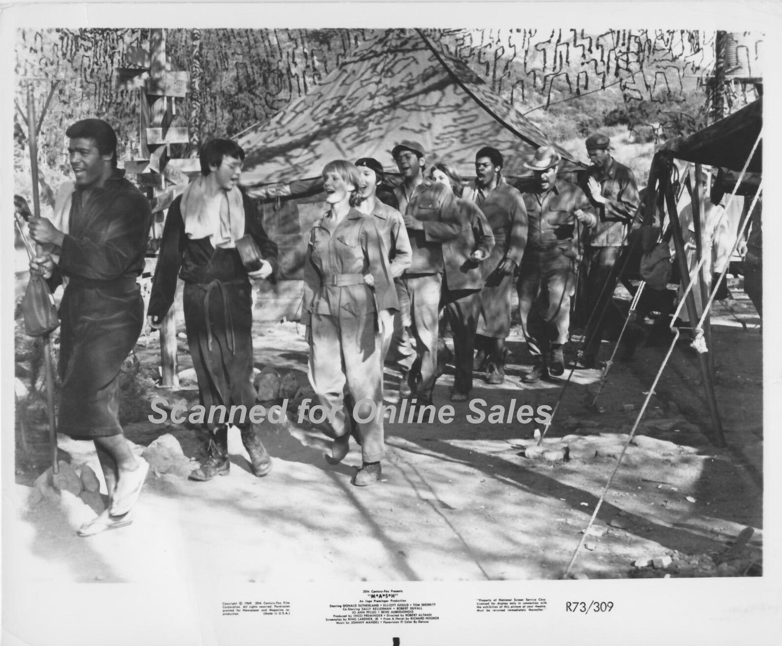 Mash Cast on Way to Showers Gary Burghoff Loretta Swit William ...