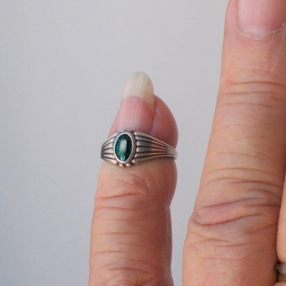 925 Sterling PINKIE RING Emerald Green Stone Size 3.5… - Gem