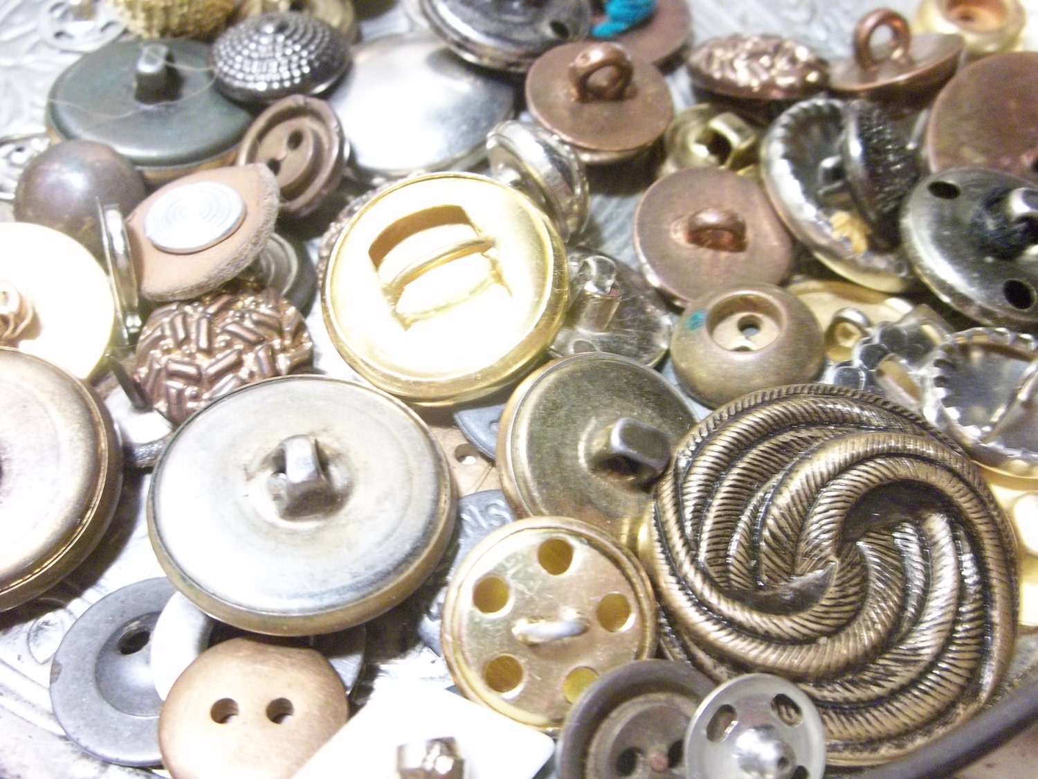 Lote de botones de metal vintage grandes Lote de botones de - Etsy España