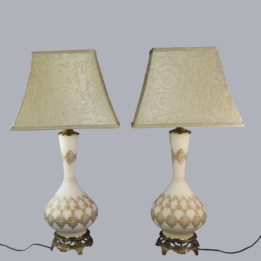 Pair Vintage Underwriters Laboratories Portable Lamps Issue 34323 Beige ...