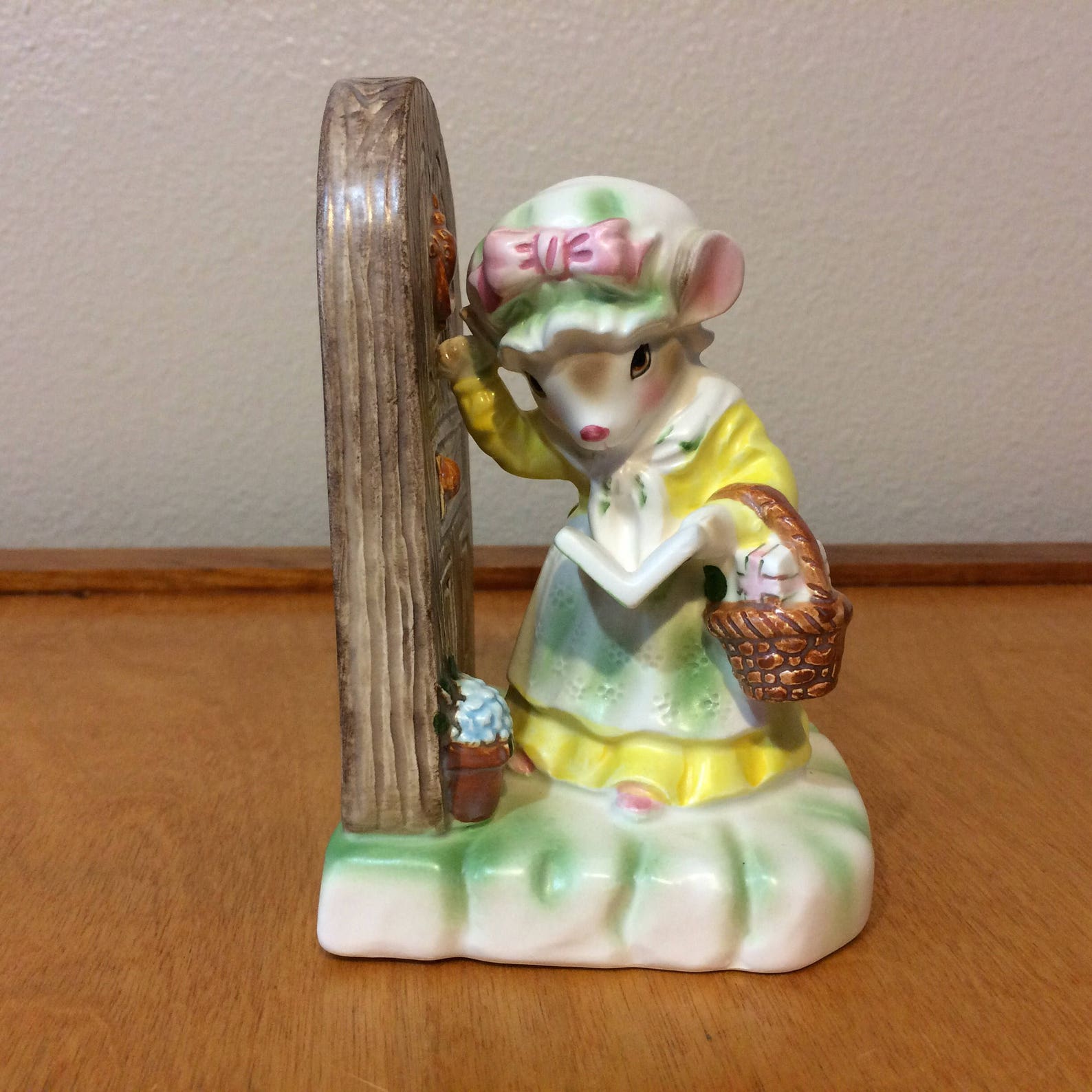 Vintage Mouse Figurine - Selling Avon - Precious Moments "my First Call ...