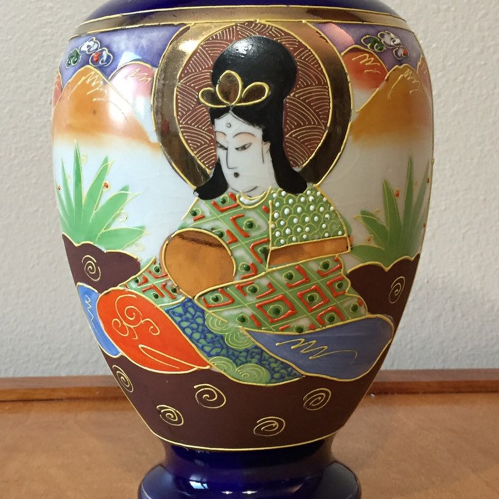 Japanese Moriage Satsuma Vase, Geisha With Noblemen Hand Painted Vase ...