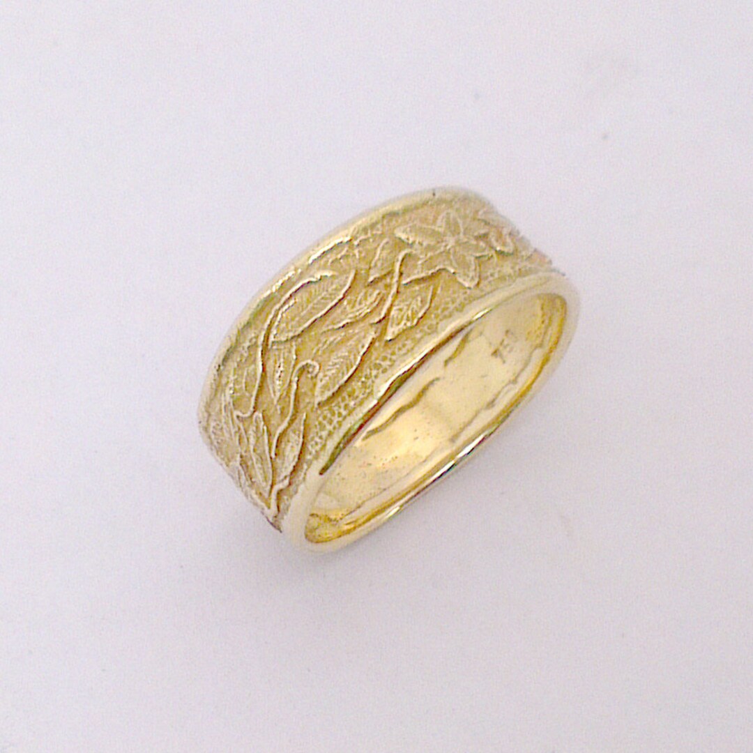 Leaf Pattern Band Ring in a Solid 18 K Gold Hand Carved Design. - Etsy