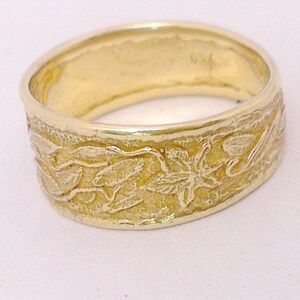 Leaf Pattern Band Ring in a Solid 18 K Gold Hand Carved Design. - Etsy