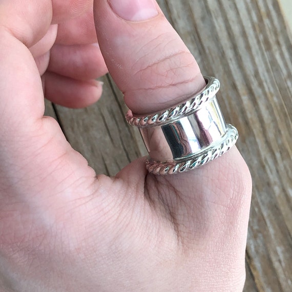 Vintage silver ring. wide - Gem