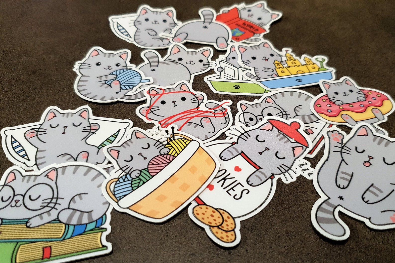 Lustige graue Katze, 15-teiliges Sticker Pack, süße graue Kätzchen ...
