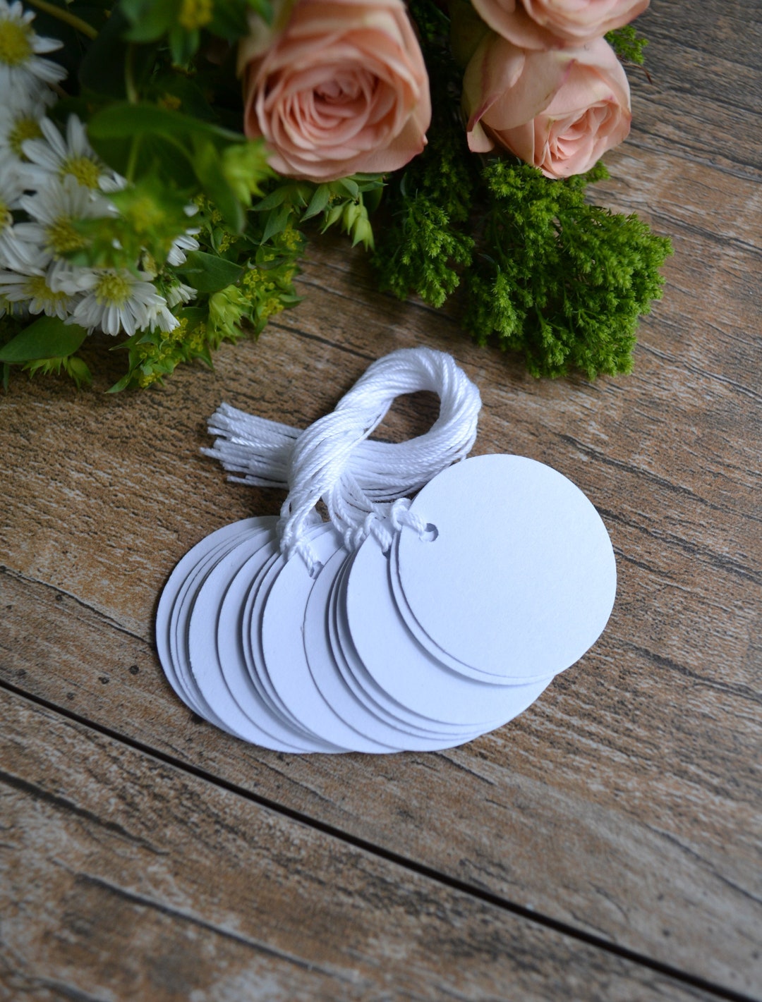 White Circle Tags With String, White Circle Price Tags, White Circle ...