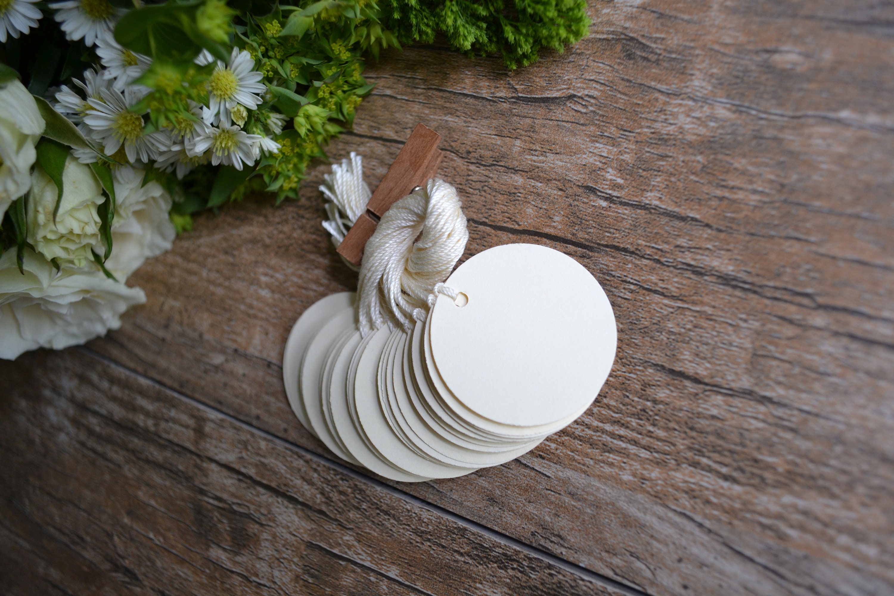 Círculo crema colgar etiquetas con cadena crema círculo | Etsy