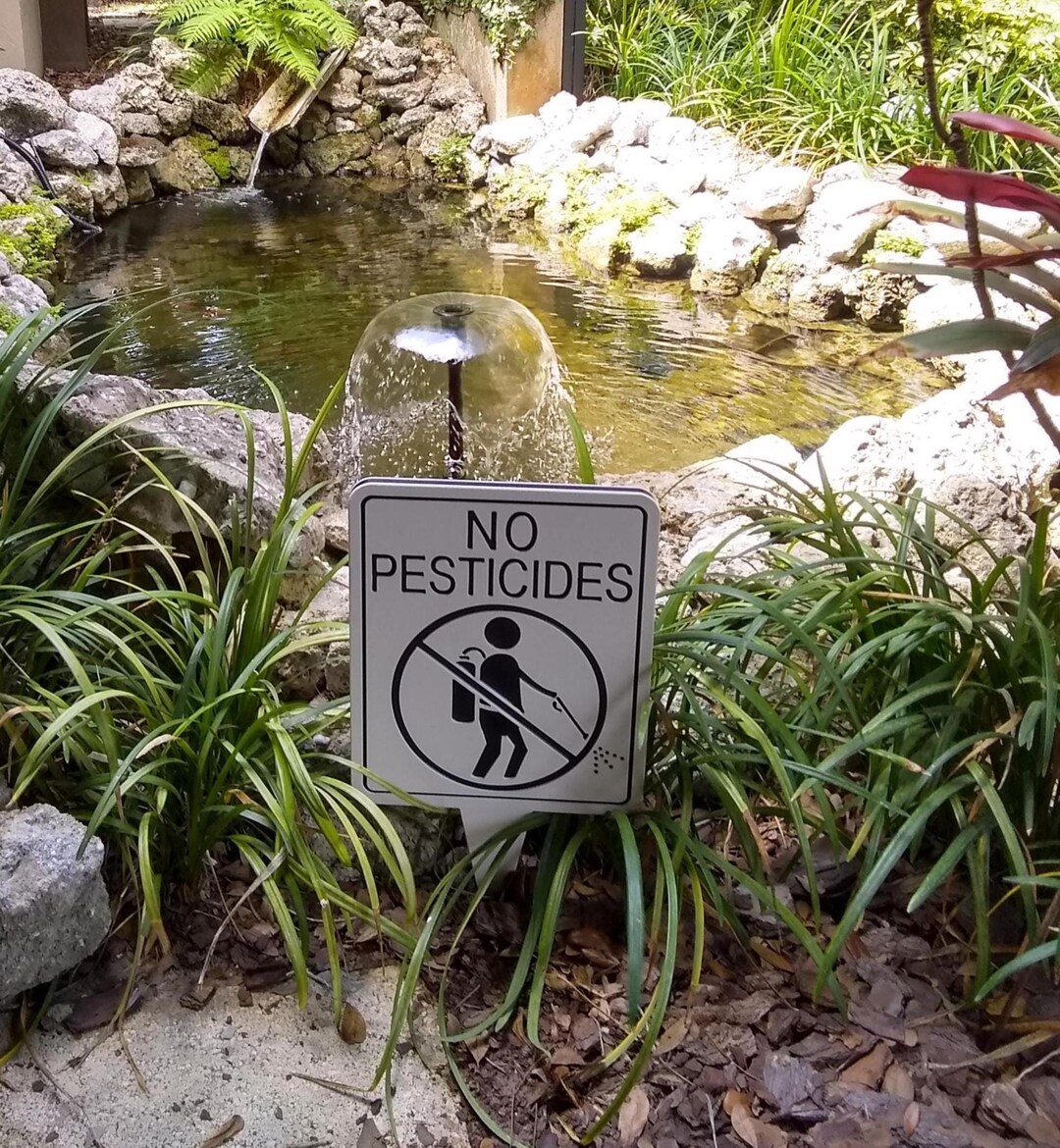 Do Not Spray Yard Sign, No Spraying Garden Signage. No Pesticides Here ...