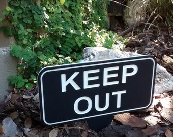 Keep Out With Skull & Crossbones Warning Sign Private Property Kids ...