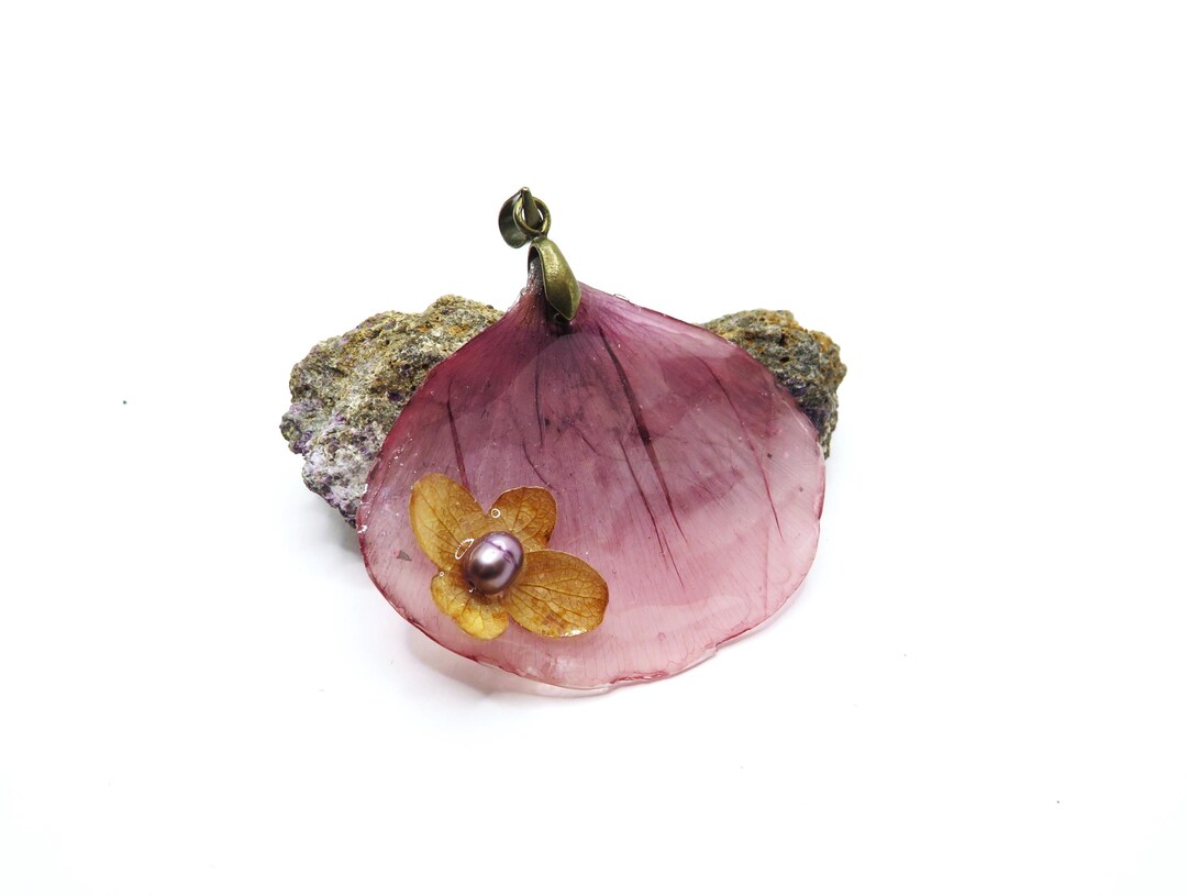 Poppy Pendant in Resin, With Real Poppy Leaf, Hydrangea Flower and ...