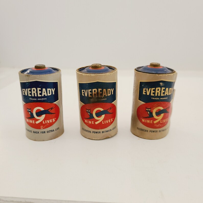 Vintage Eveready D Cell Battery Lot: Black Cat 9 Lives, 1950s Display ...