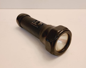 Vintage Circa 1990's Plastic Eveready Working Flashlight, Takes 2 D ...