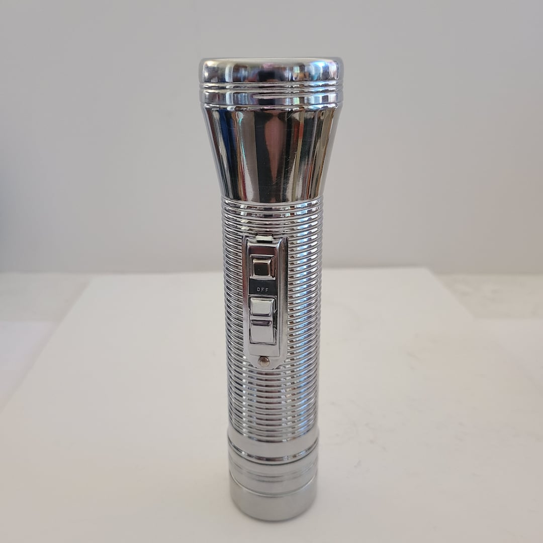 Vintage Circa 1970's Unknown Manufacturer 2 Dcell Flashlight Flash ...