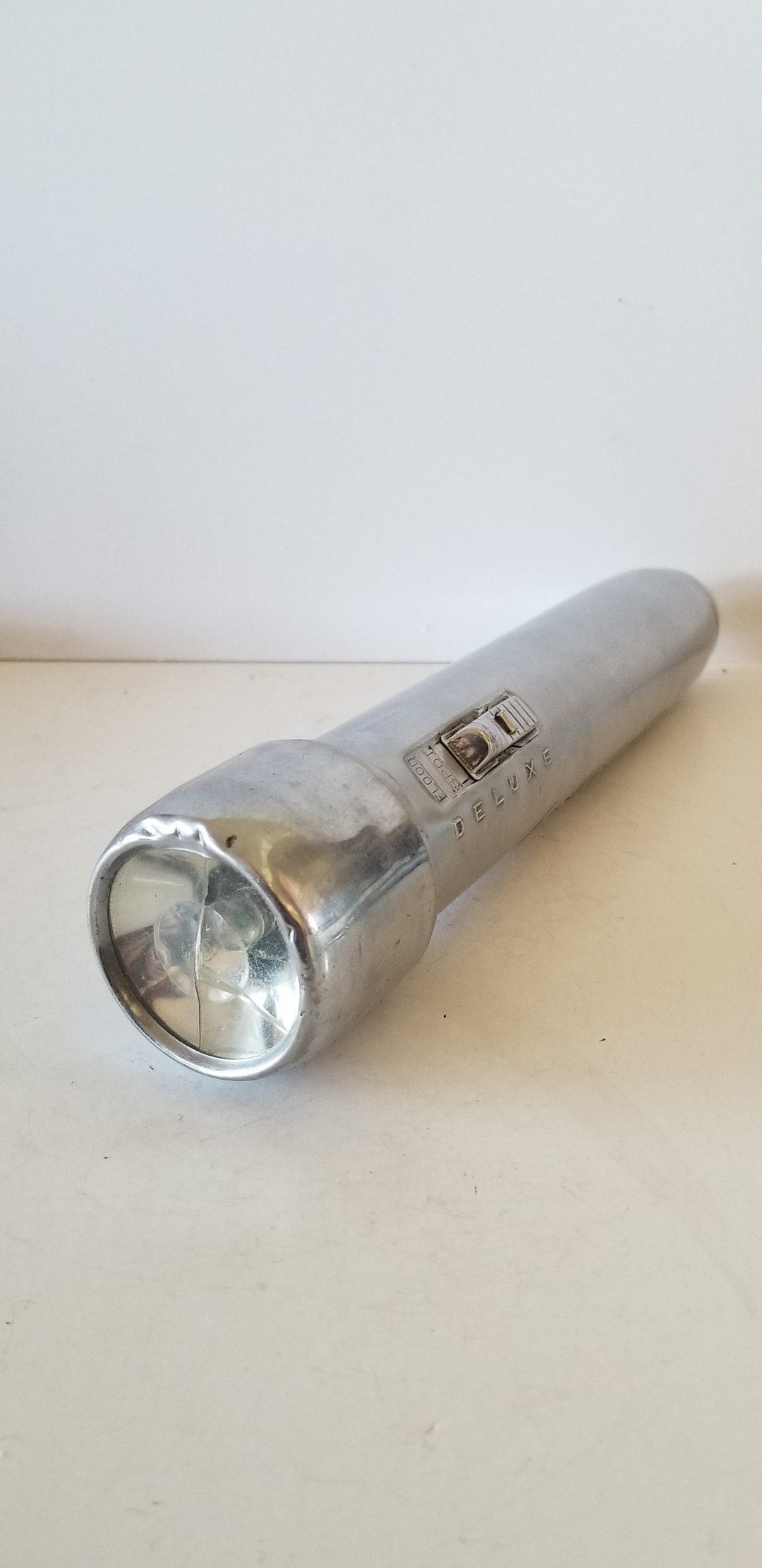 Vintage 1945 Lightmaster Deluxe Flashlight: Art Deco 3 D Cell - Etsy
