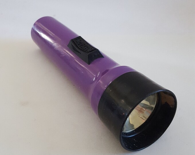 Vintage Circa 1990's Plastic Eveready Working Flashlight, Takes 2 D ...