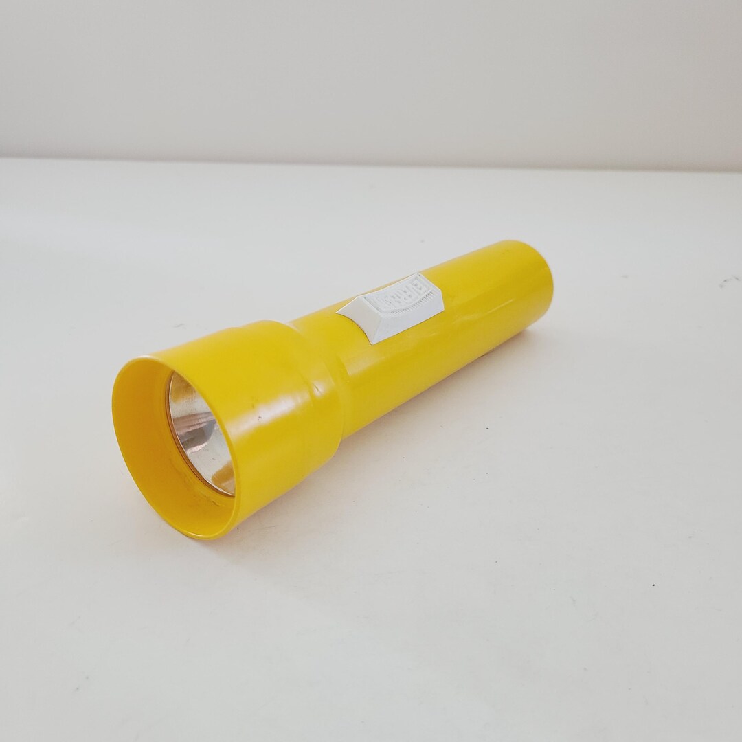 Vintage Circa 1990's Plastic Eveready Working Flashlight, Takes 2 D ...