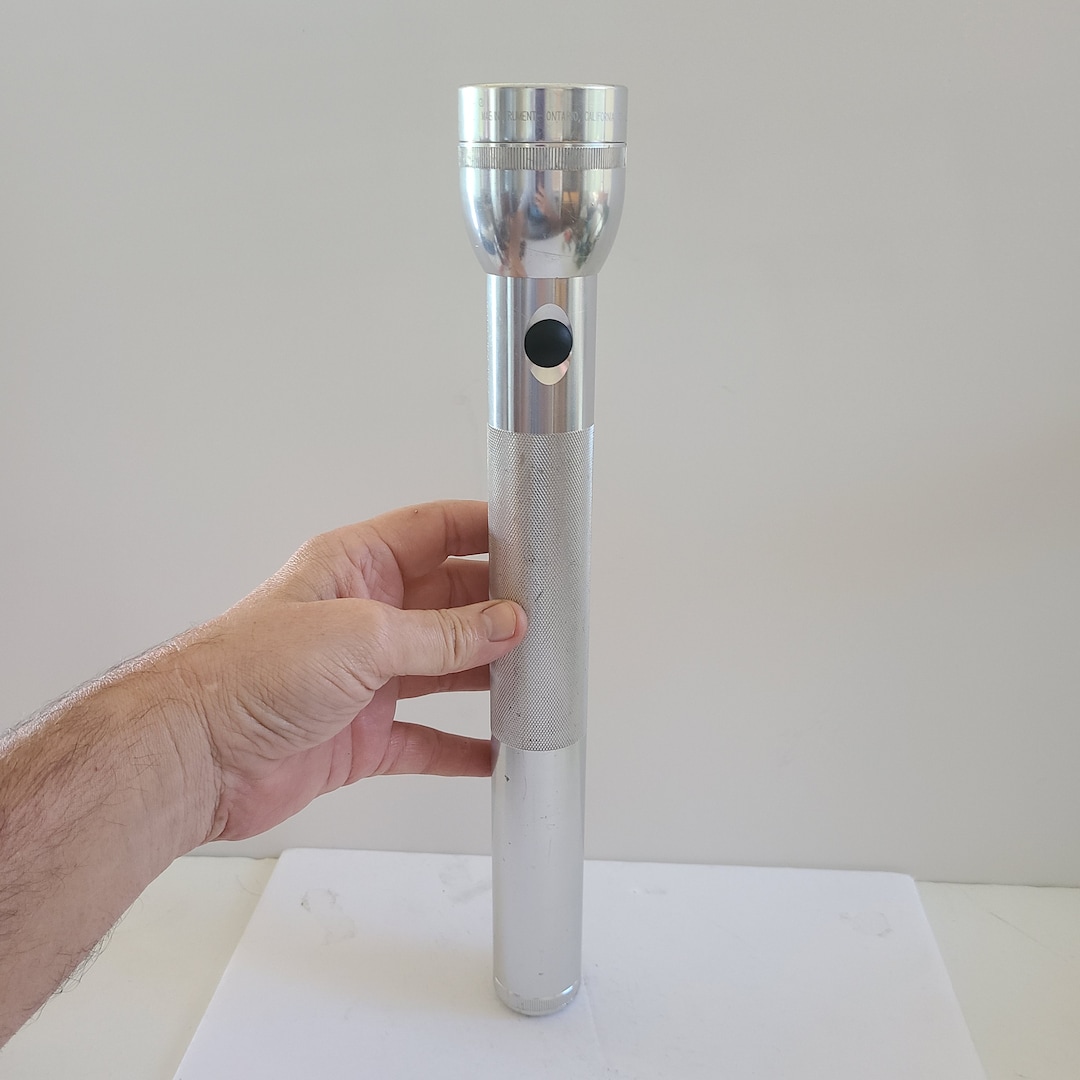 Vintage Circa 2000's Maglite Silver Color Aluminum Flashlight, Accepts ...