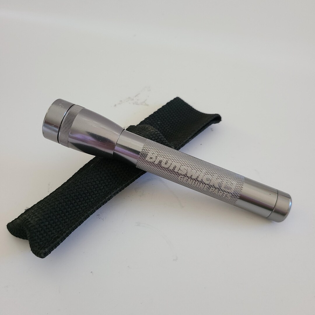 Vintage Circa 1990's Mini Maglite AA Flashlight With Belt Holder, Gun ...